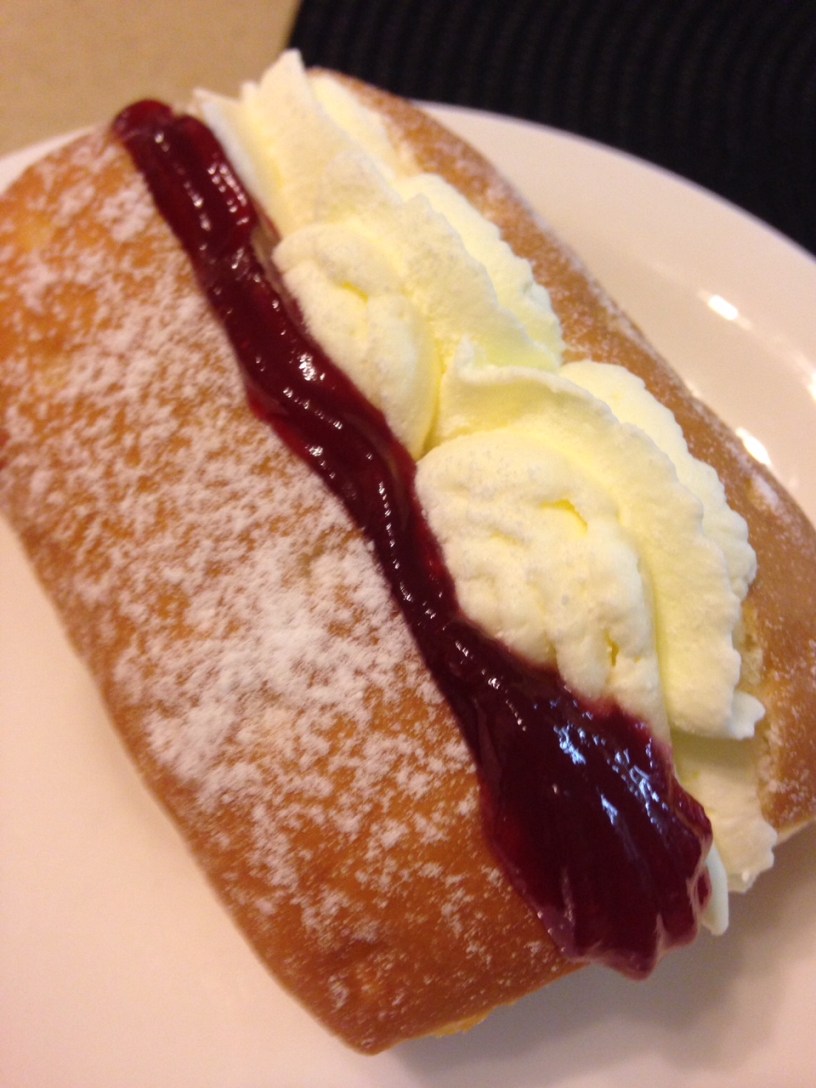Raspberry Jam Long John @ Quinky Dink Donuts, Peakhurst Foodies Markets ...