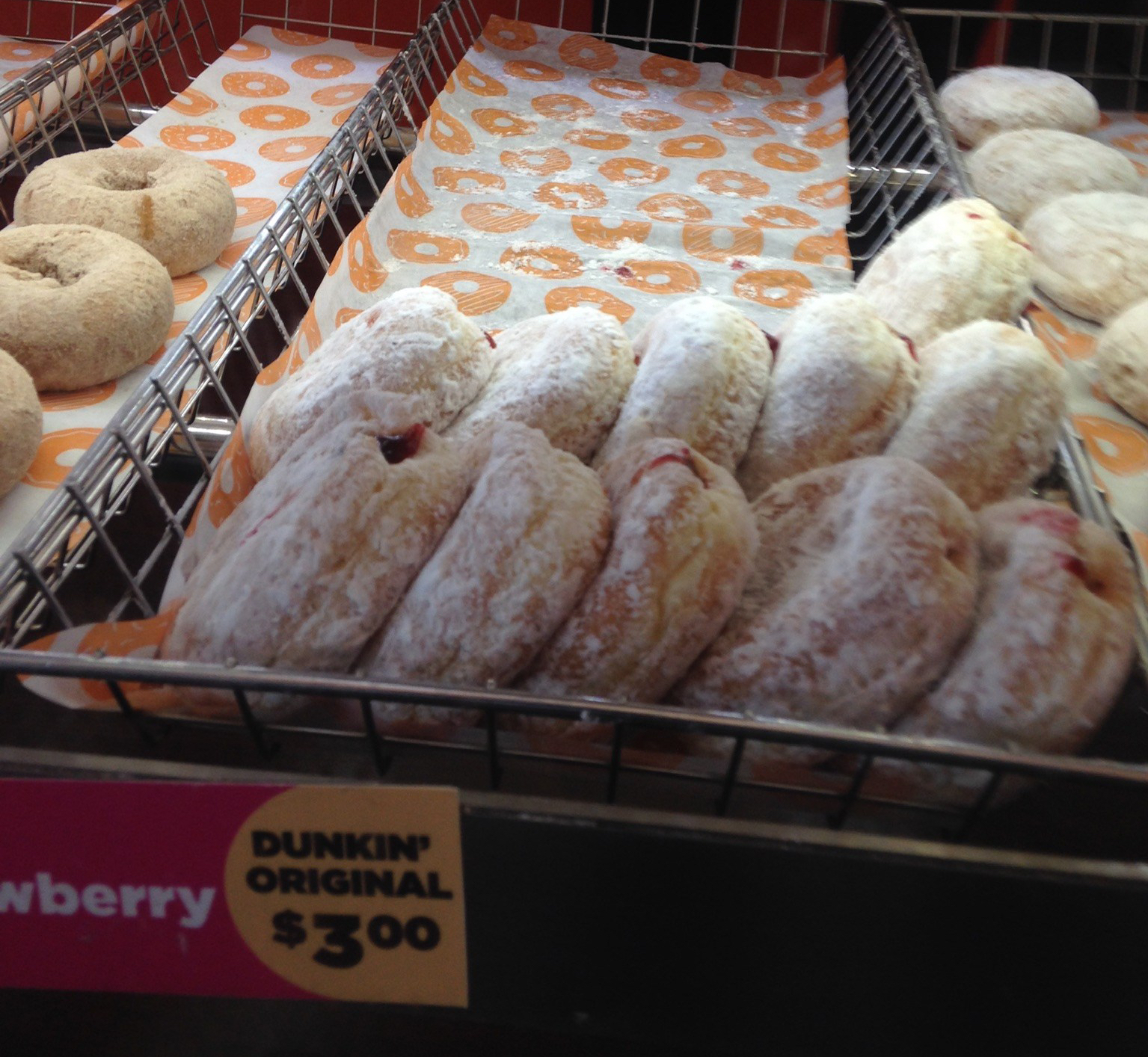 NZ doughnuts #1 – Dunkin’ Donuts, Auckland Airport – DomNuts