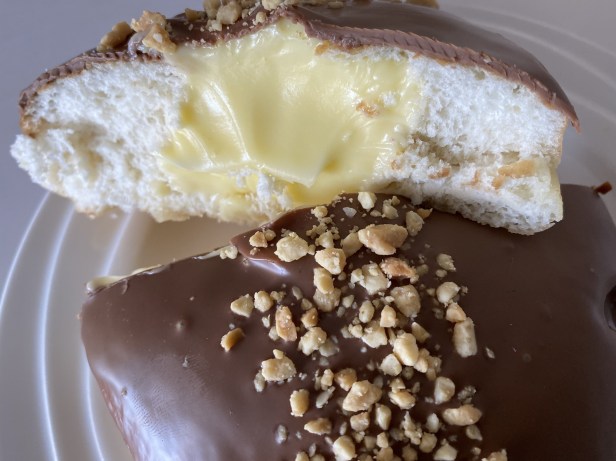 Boston Bomb Doughnut @ Boston Doughnuts, Bass Hill – DomNuts