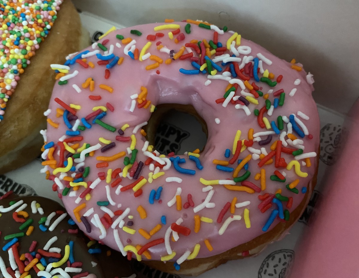 Strawberry Somer Himpson @ Grumpy Donuts, Camperdown – DomNuts